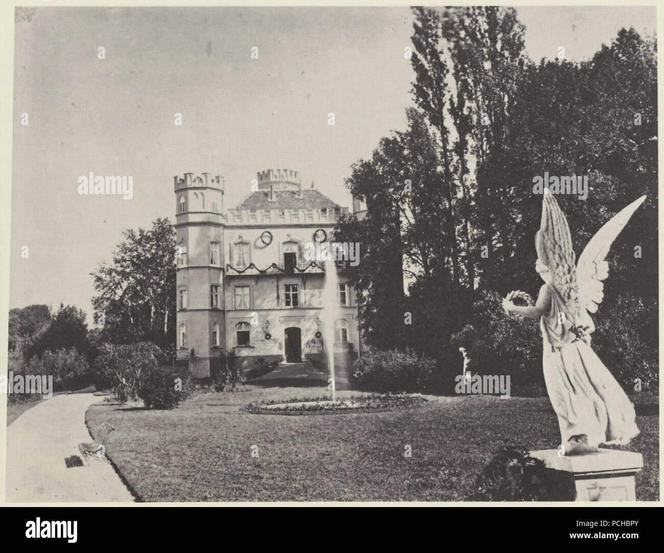 Starnberger see schloss berg hi-res stock photography and images - Alamy