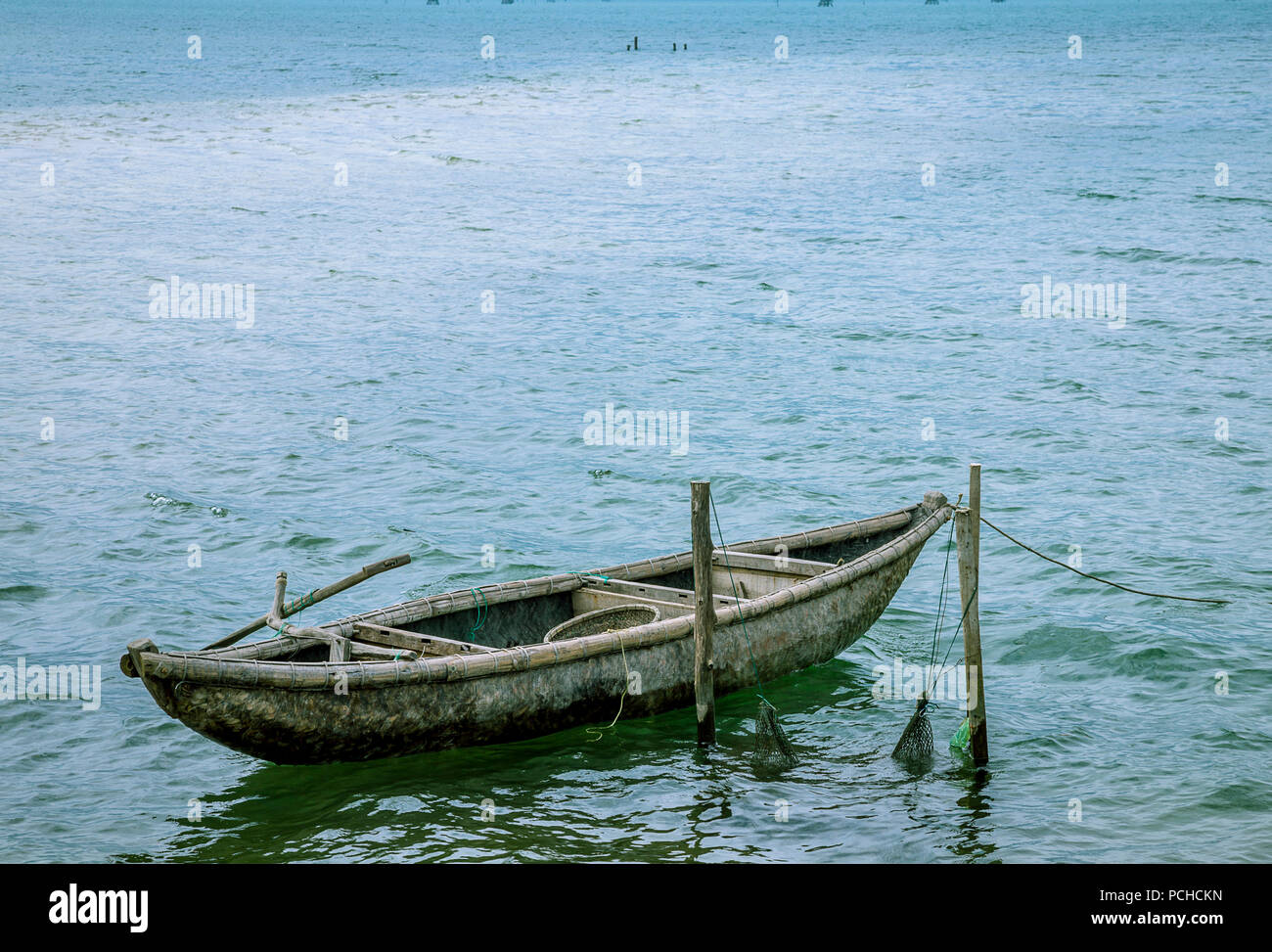 Empty boat floating in the water hi-res stock photography and images ...
