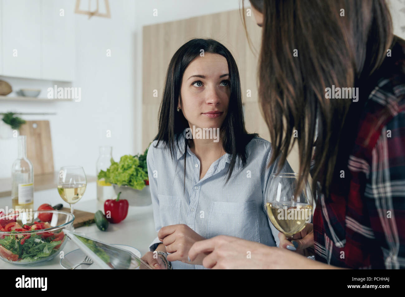 Two friends talking serious hi-res stock photography and images - Alamy