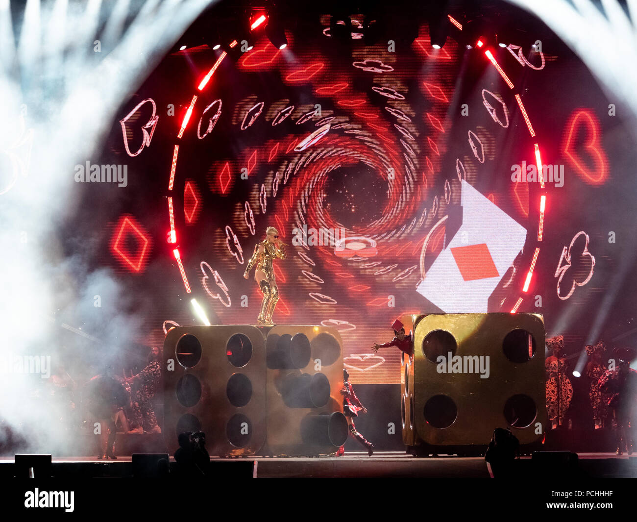 Katy perry live in rio hi-res stock photography and images - Alamy