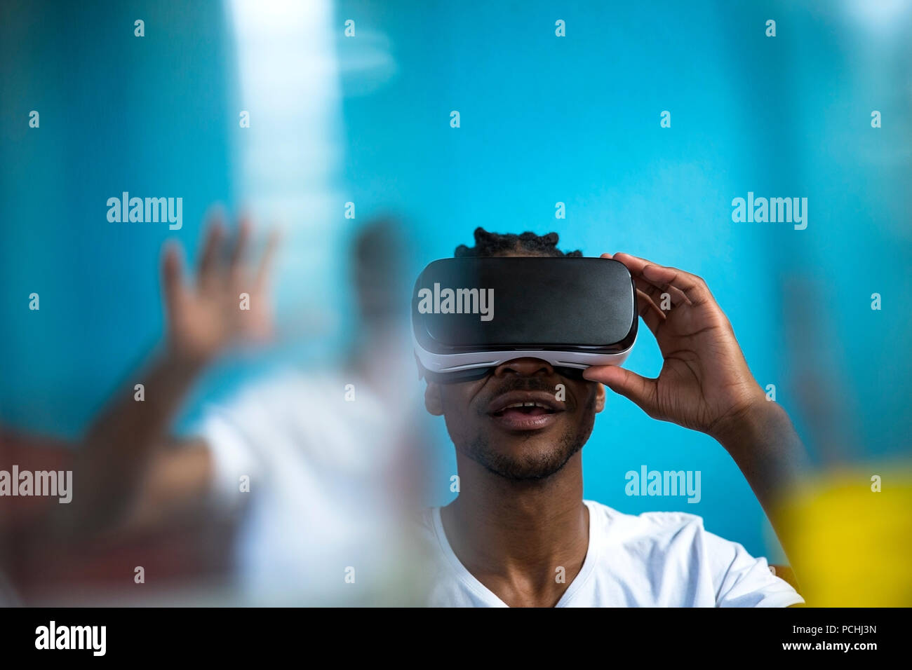 Looking through vr glasses hi-res stock photography and images - Alamy