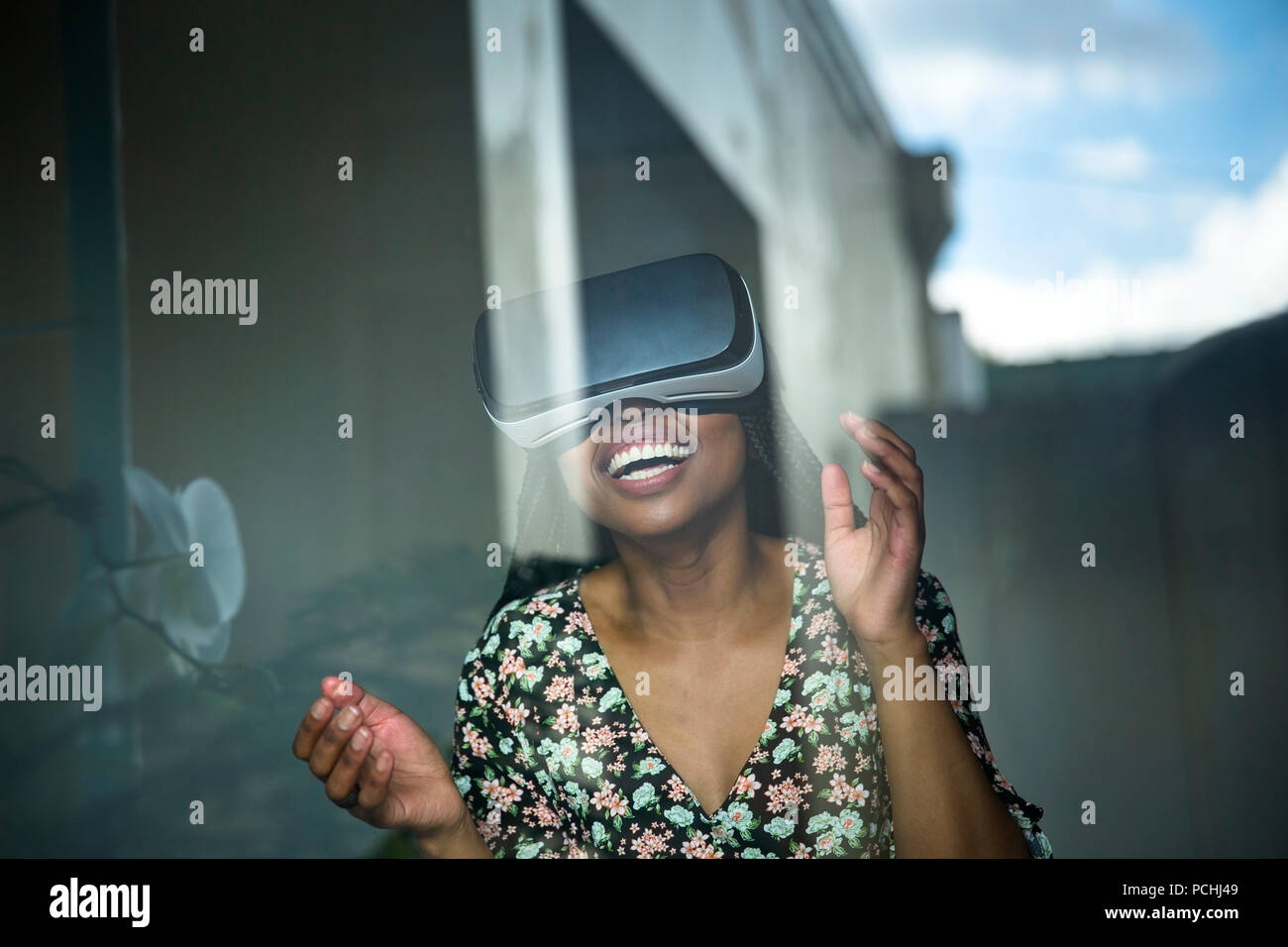 Futuristic woman vr hi-res stock photography and images - Alamy