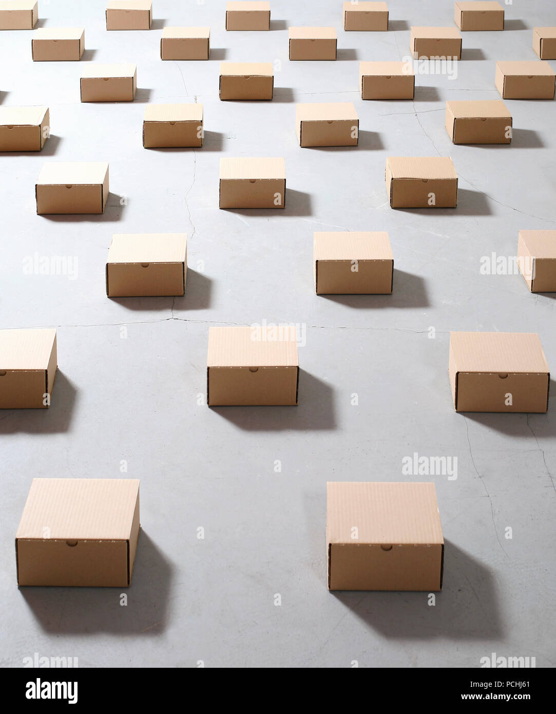 Cardboard packing crate carton hi-res stock photography and images - Alamy