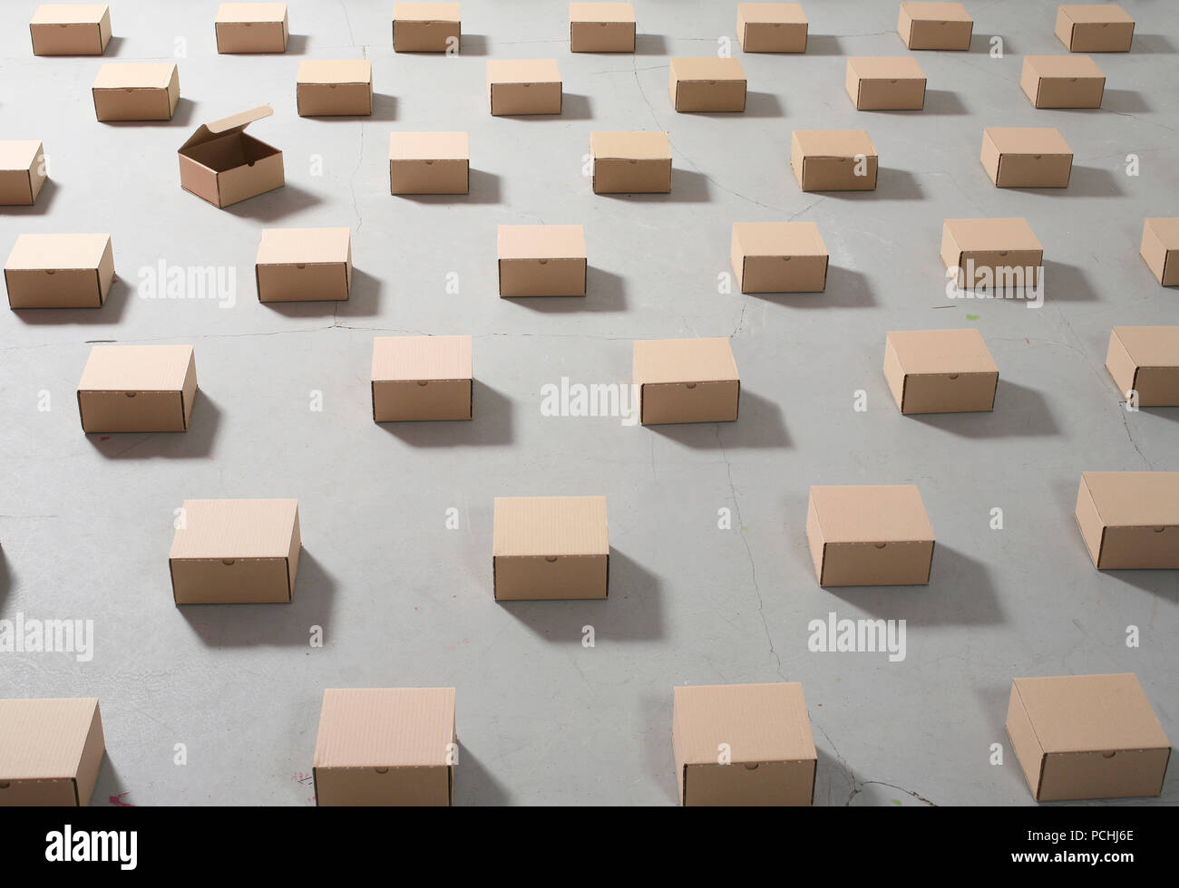 Cardboard packing crate carton hi-res stock photography and images - Alamy