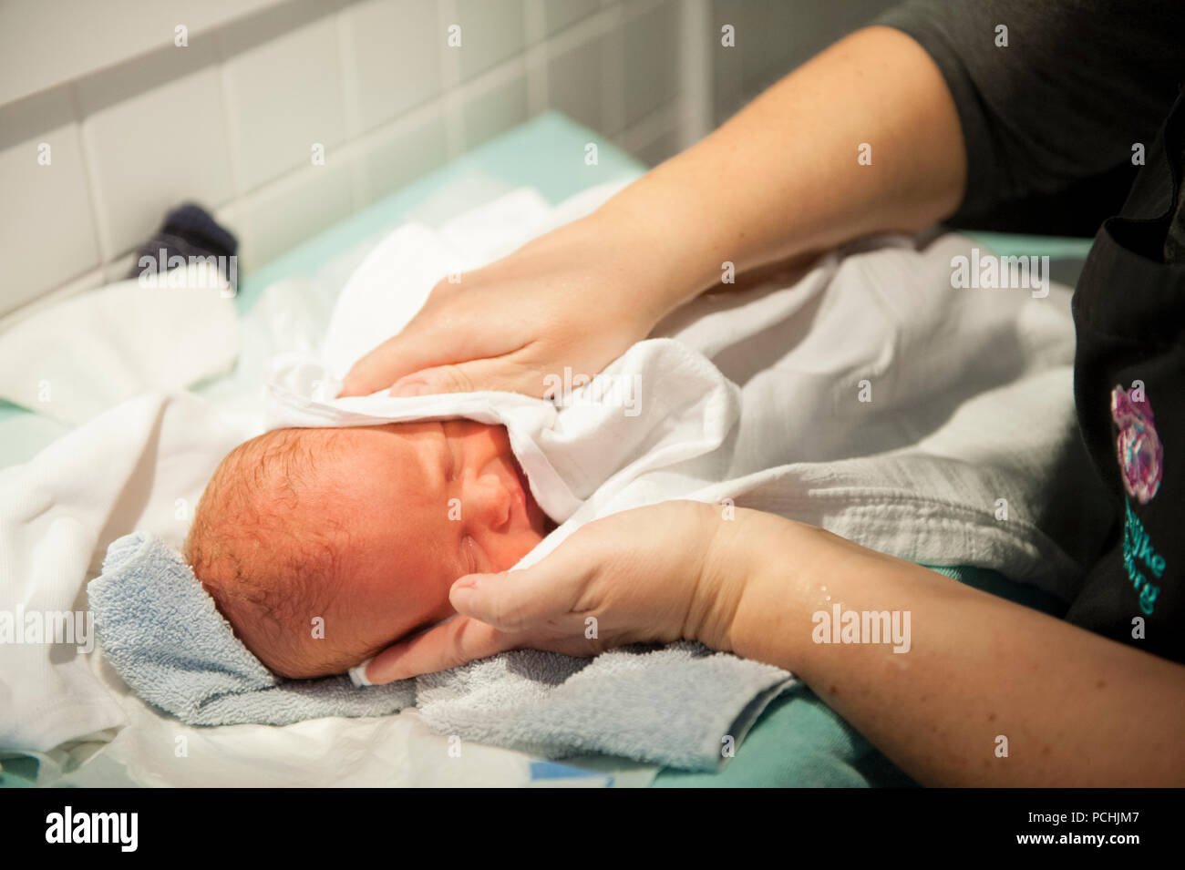Newborn baby bath hi-res stock photography and images - Alamy