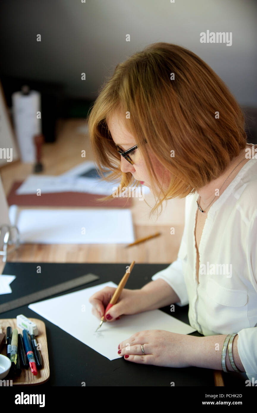 Studio de calligraphie hi-res stock photography and images - Alamy