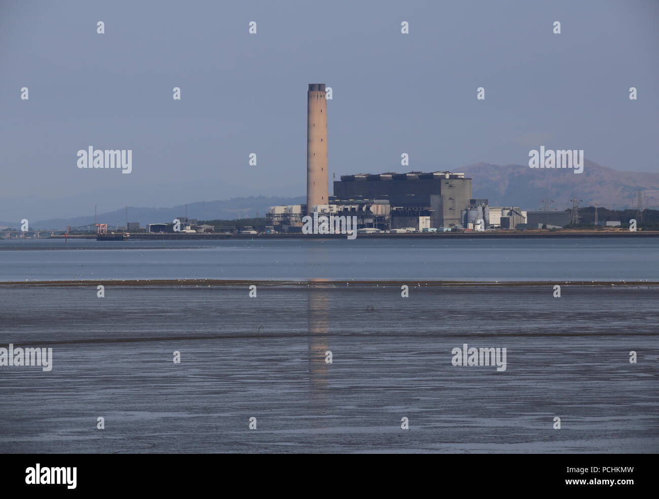 Power station chimney longannet hi-res stock photography and images - Alamy
