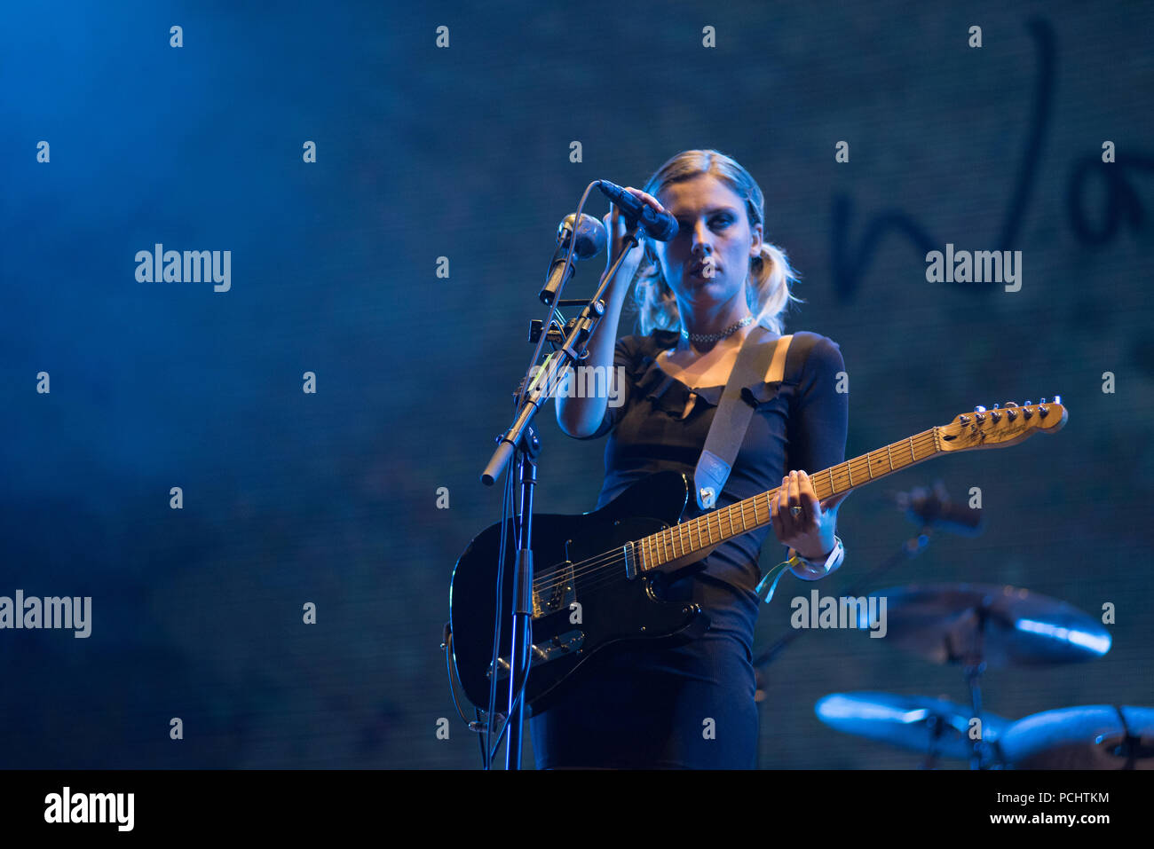 Wolf alice live on stage hi-res stock photography and images - Alamy