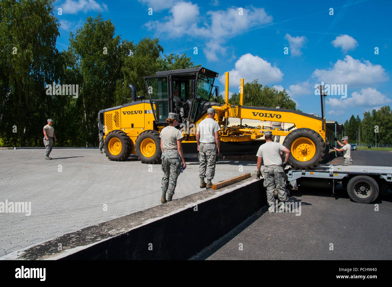 Deployable air base system hi-res stock photography and images - Alamy