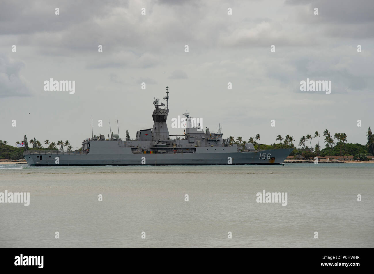 Australian navy frigate hmas toowoomba ffh 156 hi-res stock photography ...