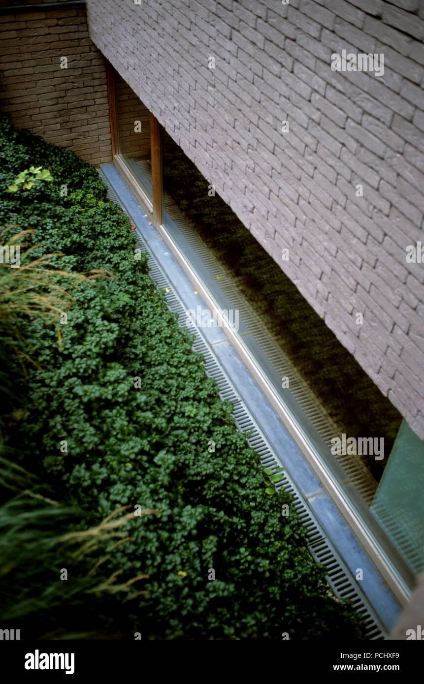 a private property in Kraainem, Brussels, designed by Modulo Architects ...