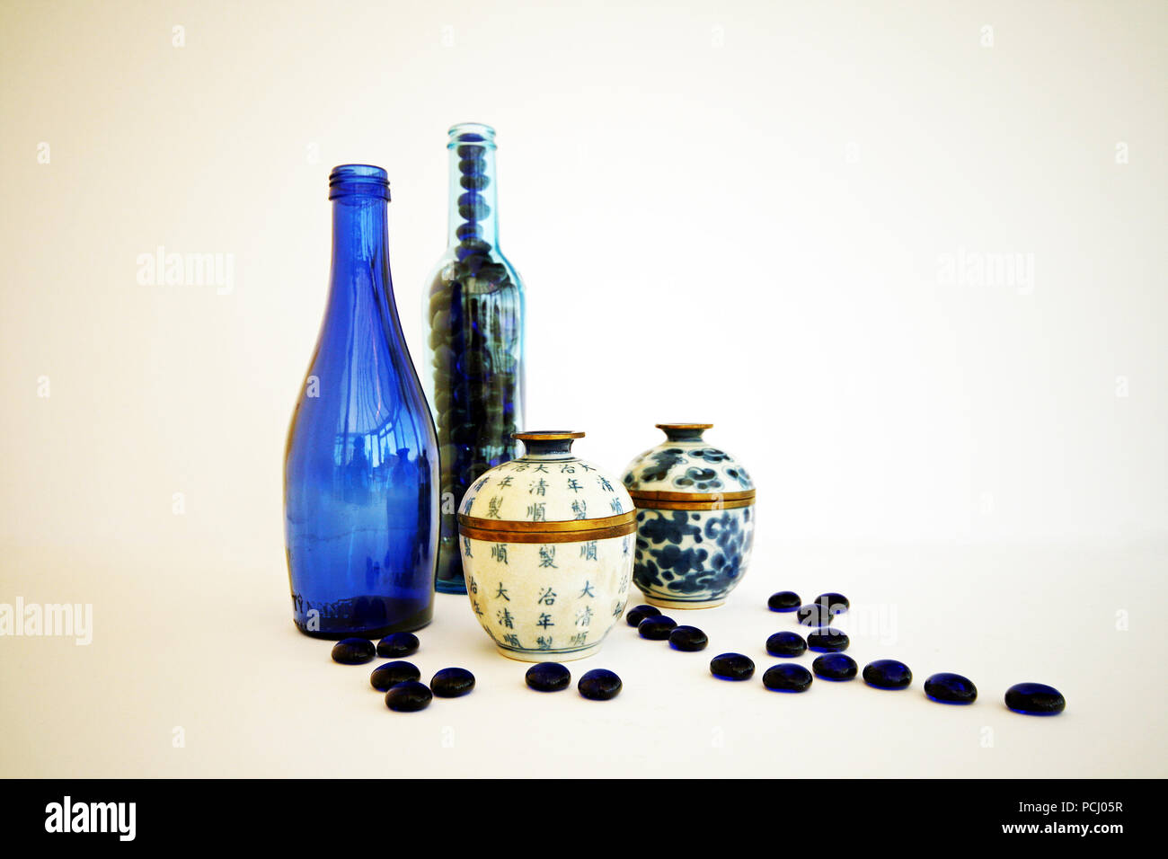 Blue glass hi-res stock photography and images - Alamy