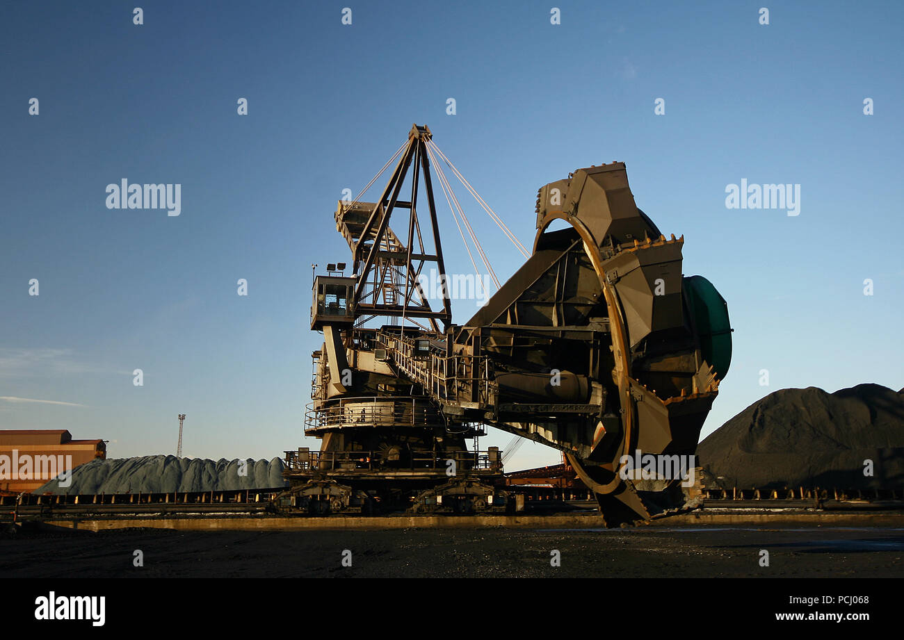 Coal Scoop at Immingham Docks Stock Photo - Alamy