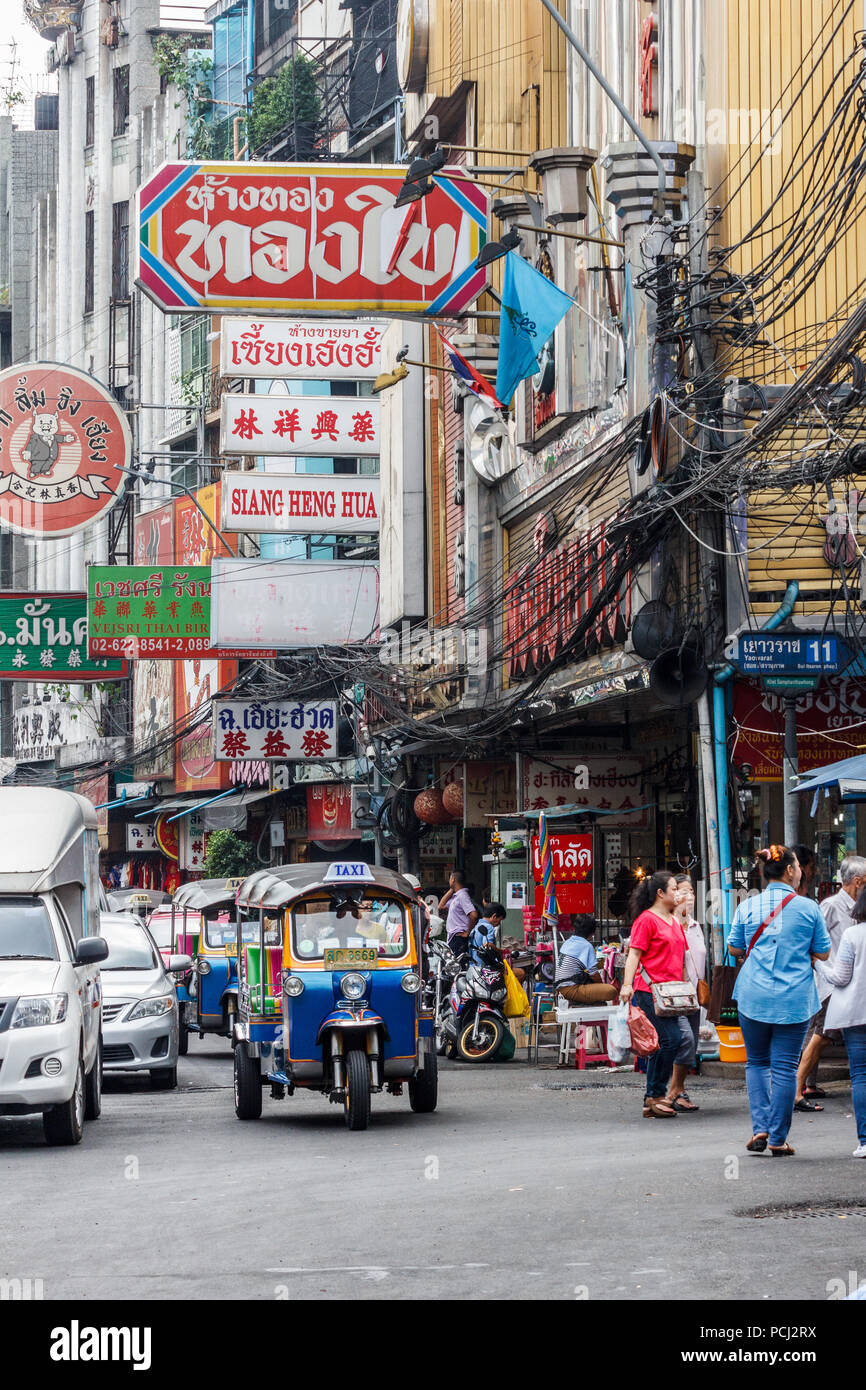 Chinese road signs blue hi-res stock photography and images - Alamy