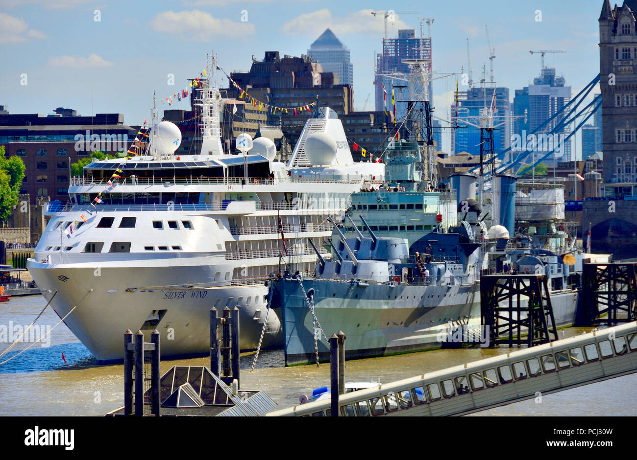 Morred in the thames hi-res stock photography and images - Alamy