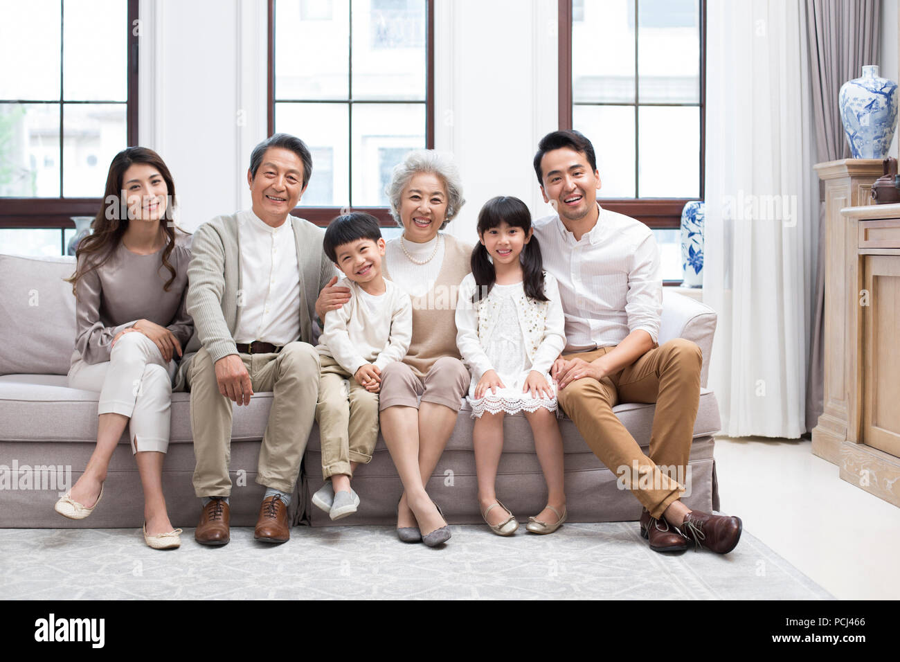 Portrait of happy Chinese family Stock Photo - Alamy