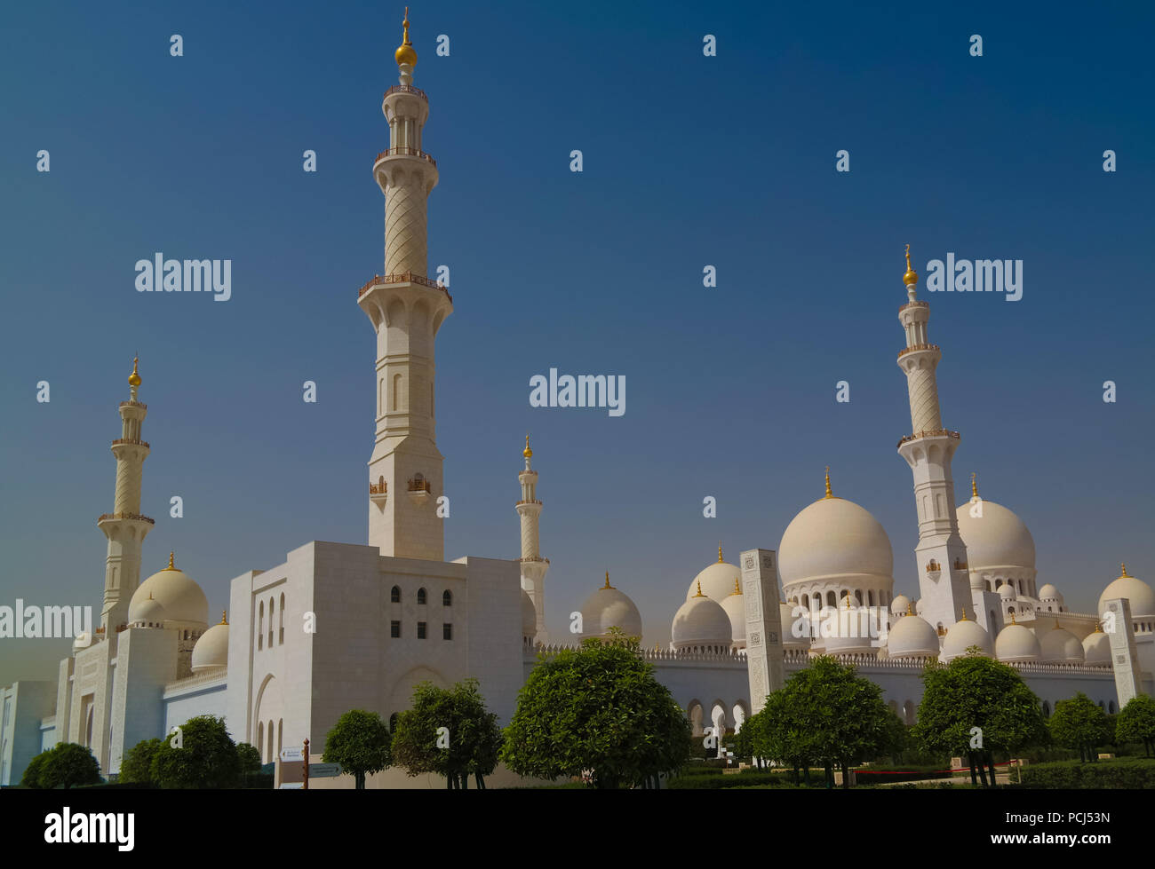 Exterior view to Sheikh Zayed Mosque in Abu-Dhabi, UAE Stock Photo - Alamy