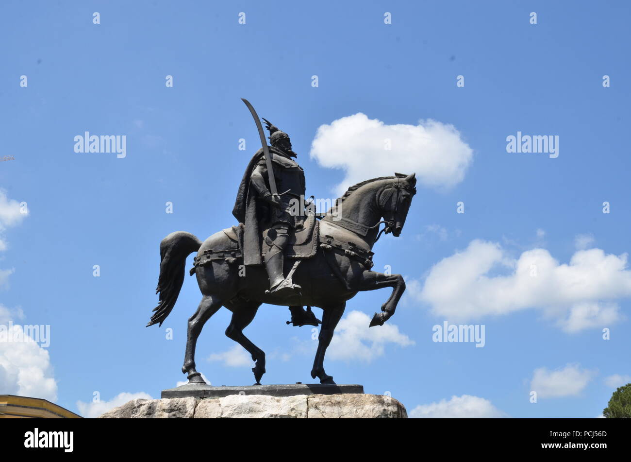 Statue knight horse hi-res stock photography and images - Alamy