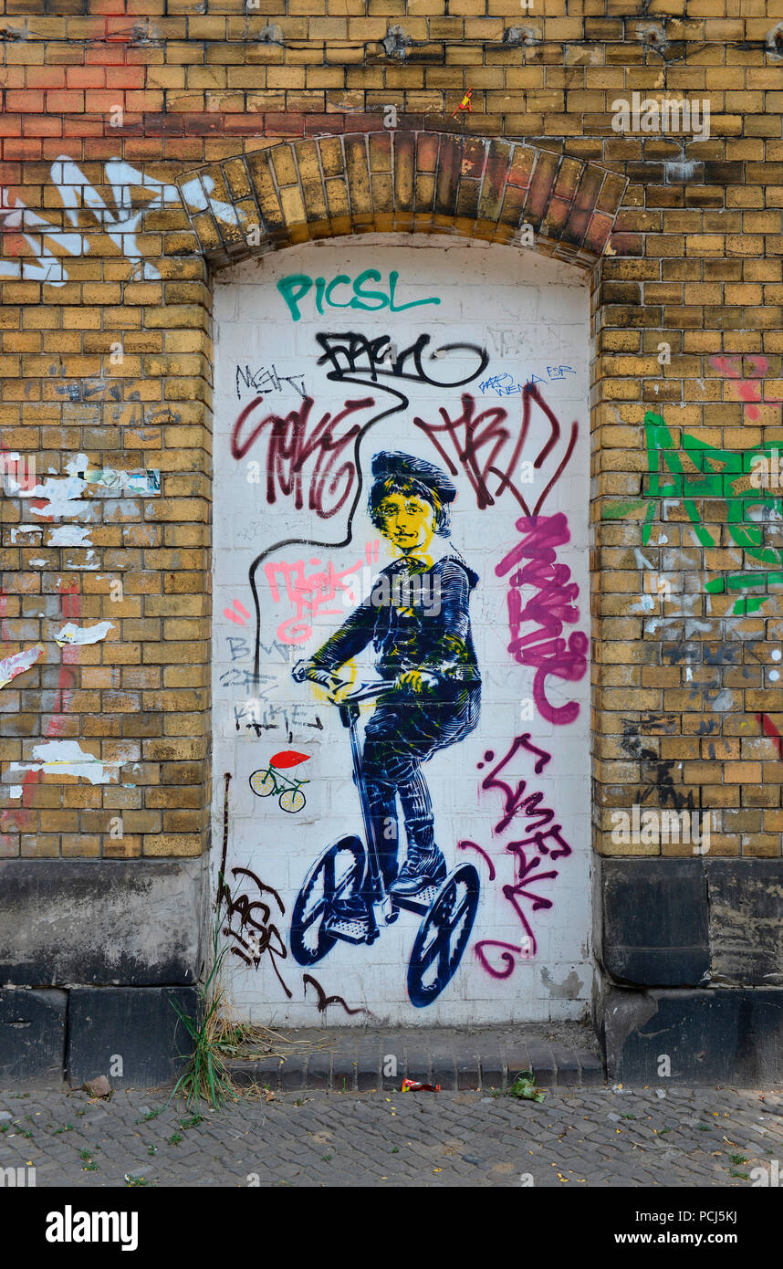 Criminal damage hi-res stock photography and images - Alamy