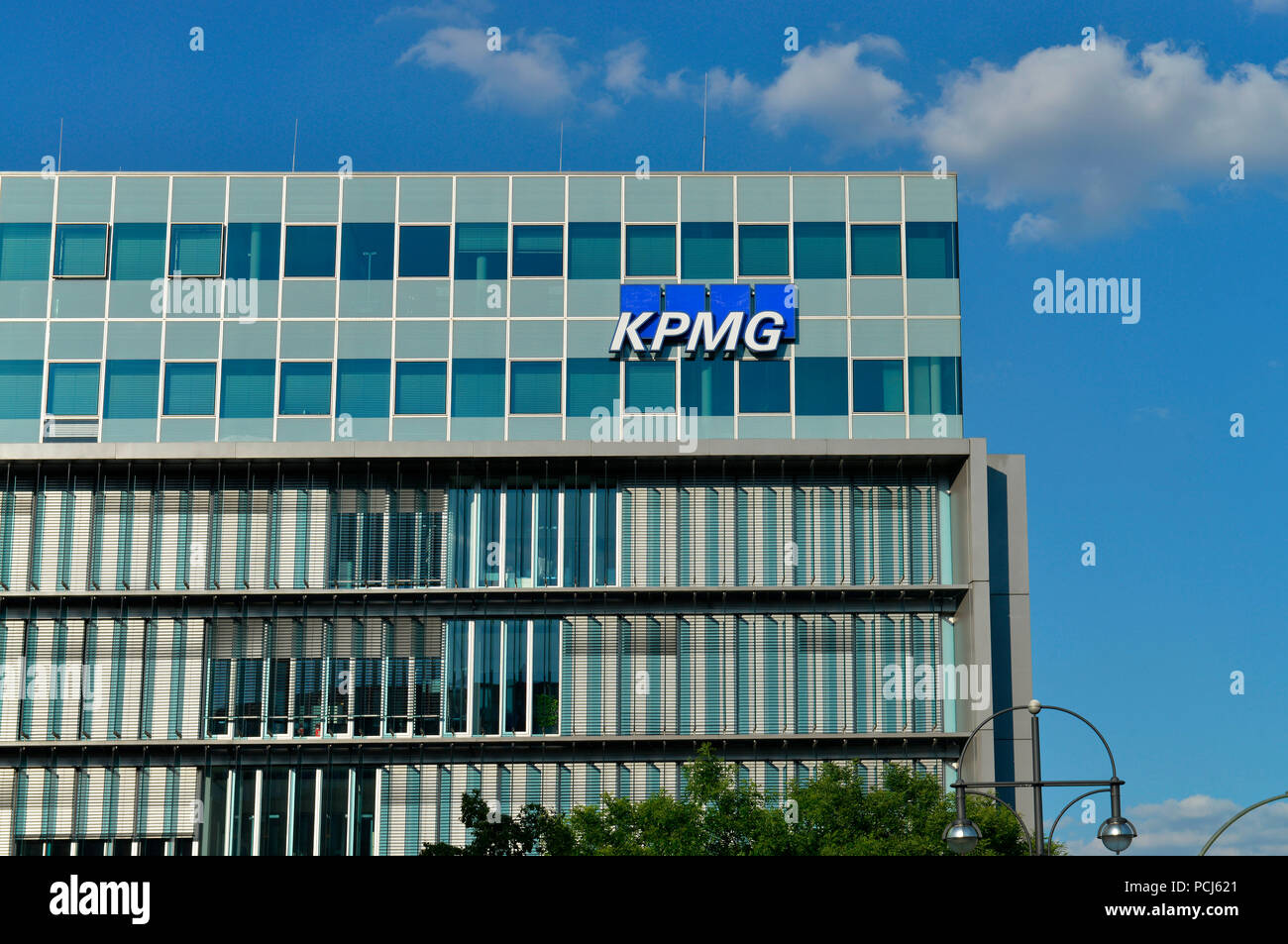 Kpmg logo hi-res stock photography and images - Alamy