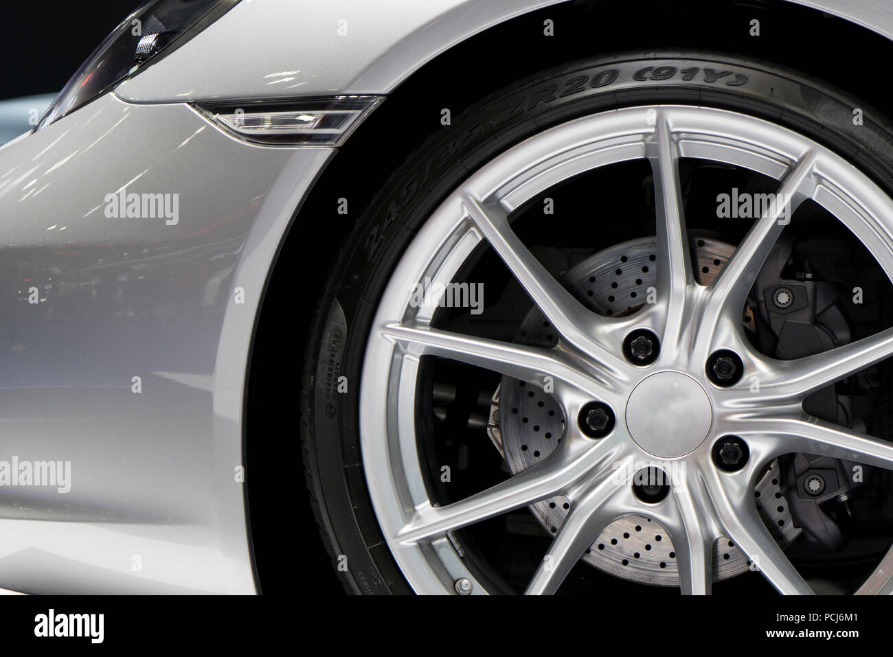 Black rims hi-res stock photography and images - Alamy