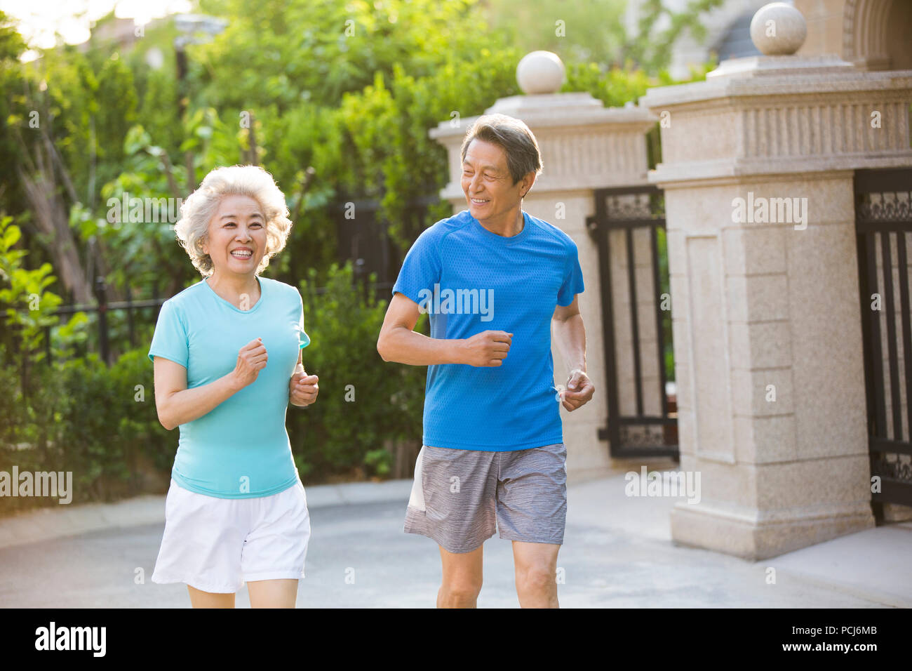 Running training senior couple hi-res stock photography and images - Alamy