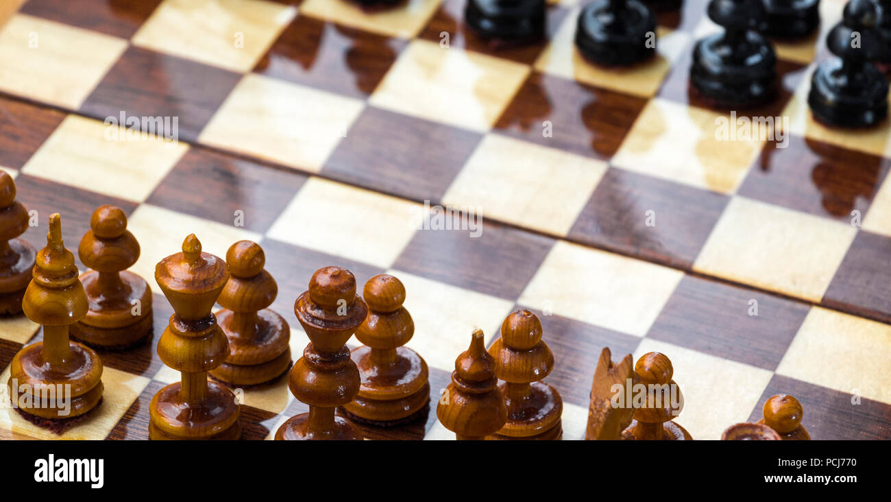 Chess pieces on the board are in order of play Stock Photo - Alamy