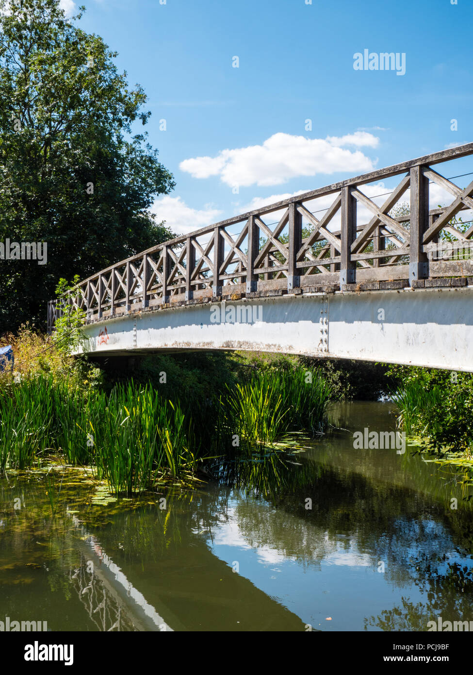 Footbridge, Thames Path, River Thames, Dorchester-on-Thames ...