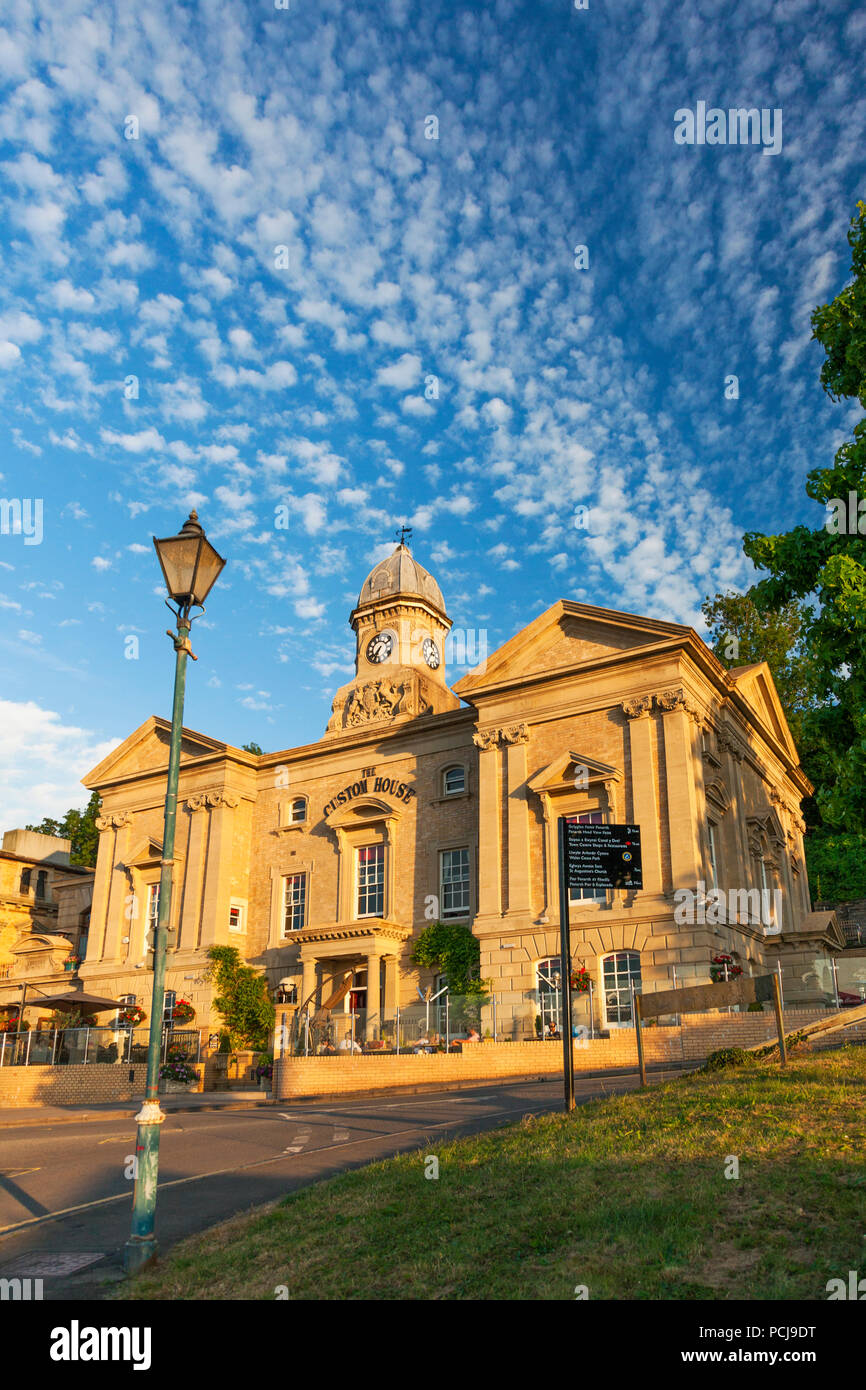 Restaurant cardiff bay hi-res stock photography and images - Alamy