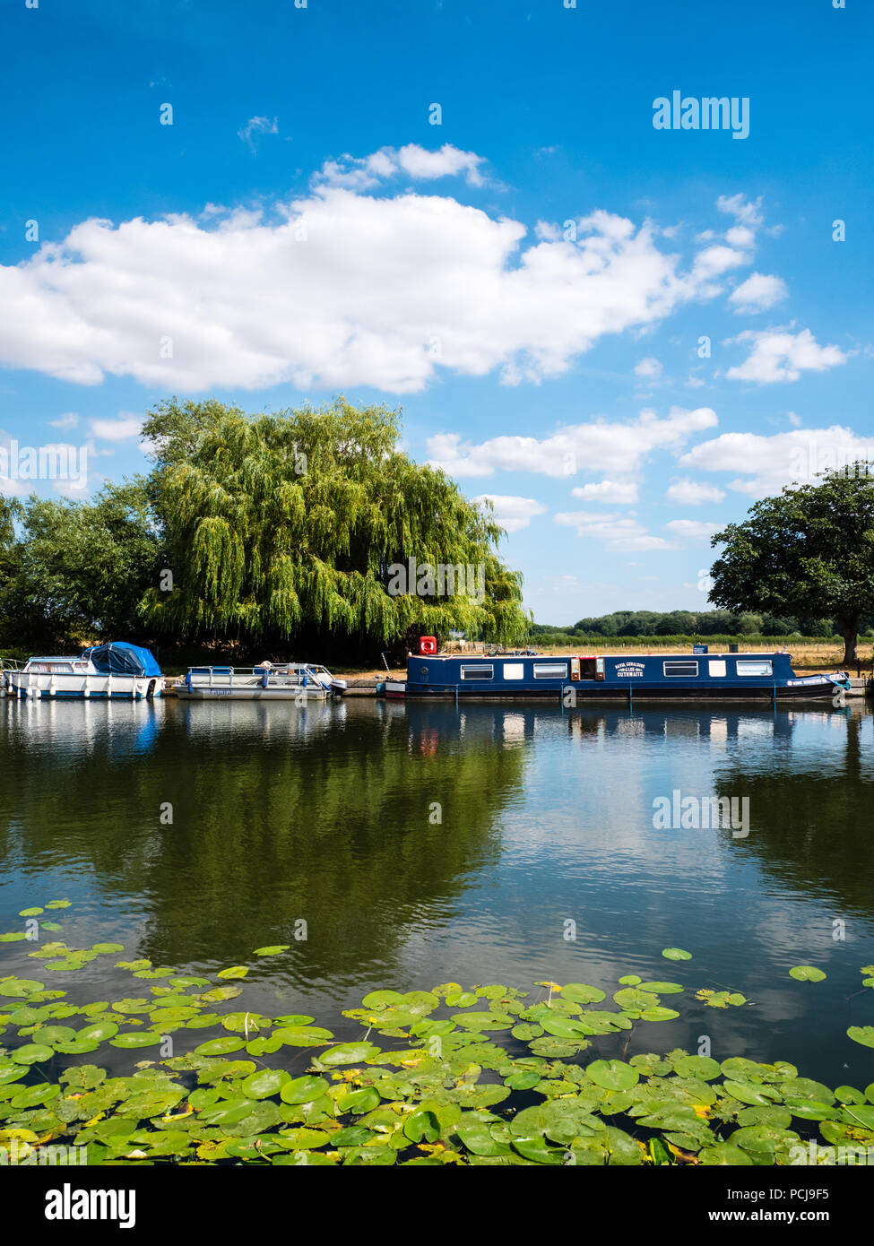 Water Lilies and Narrowboats, Days Lock, Lock and Wier, River Thames ...