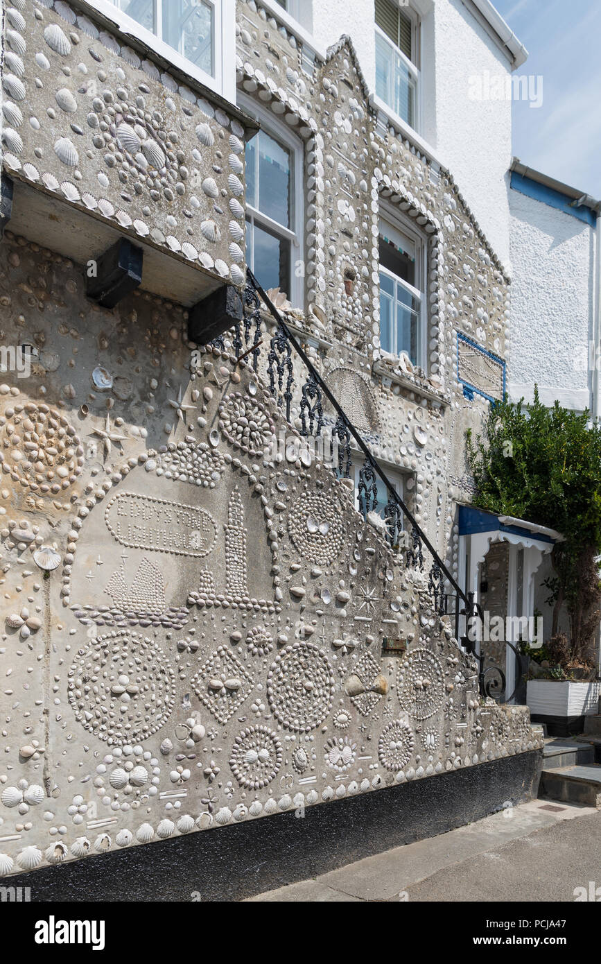 Shell house polperro cornwall hi-res stock photography and images - Alamy