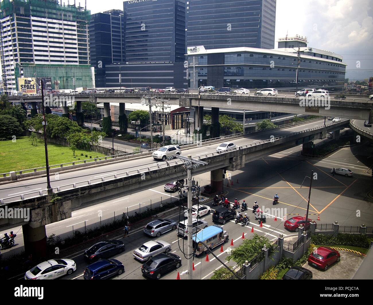 PASIG CITY, PHILIPPINES - JULY 29, 2018: Flyovers, buildings and ...
