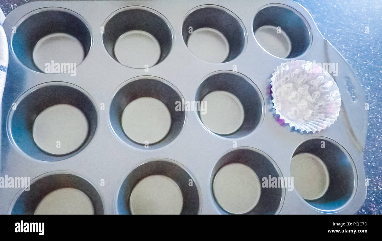 Step by step. Baking vanilla cupcakes Stock Photo - Alamy
