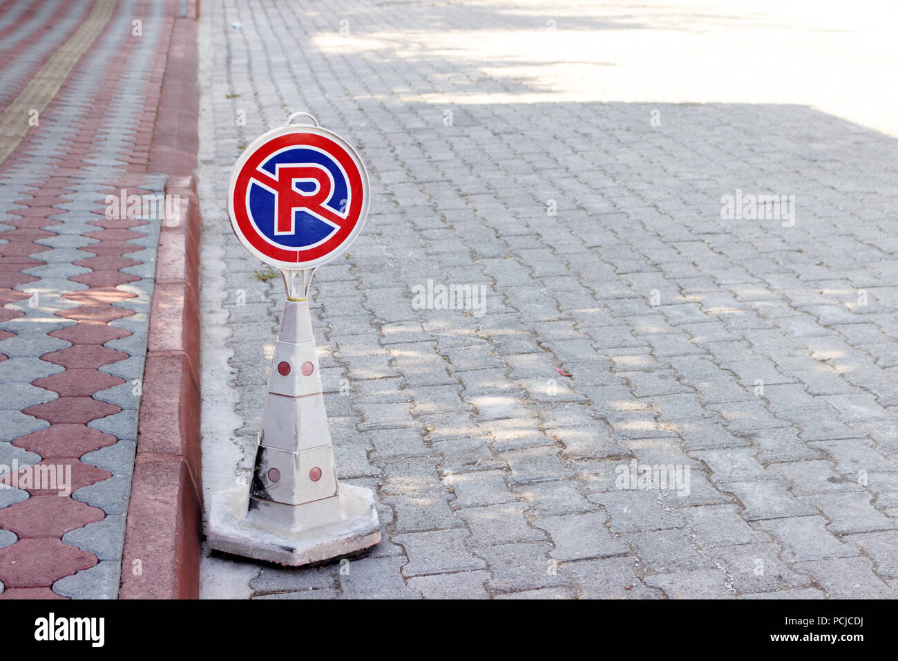 No parking construction zone sign hi-res stock photography and images ...