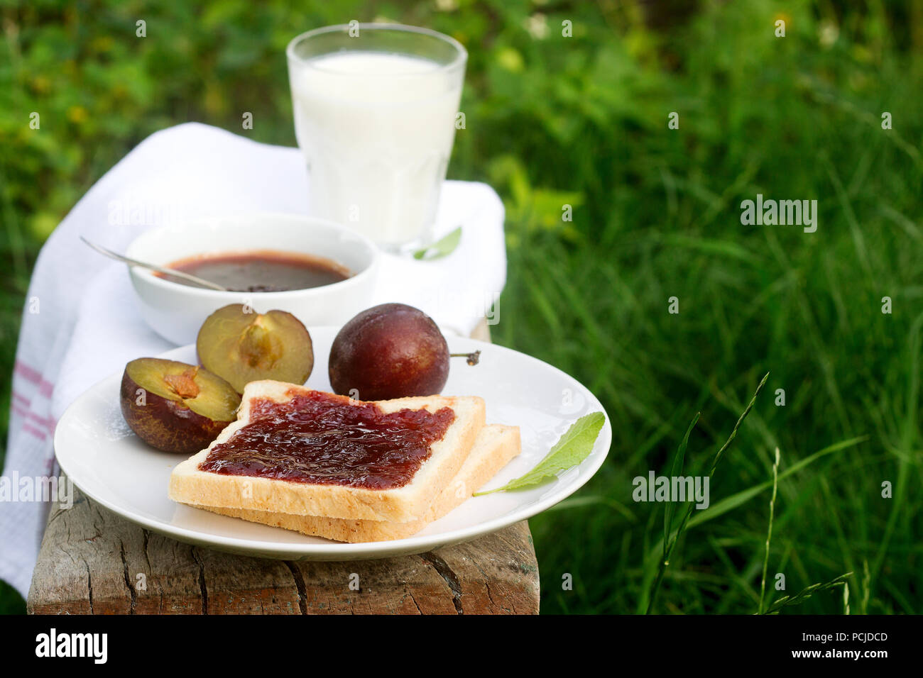 Food stylistics hi-res stock photography and images - Alamy