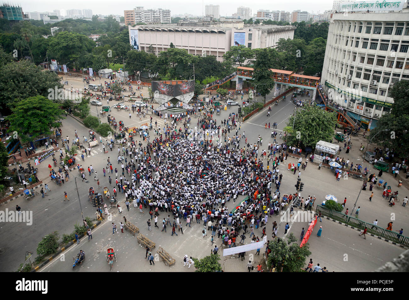 Student blocked the Capital's Shahbagh Intersection demanding removal ...
