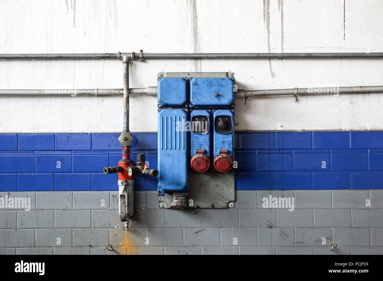 Electrical sockets hi-res stock photography and images - Alamy