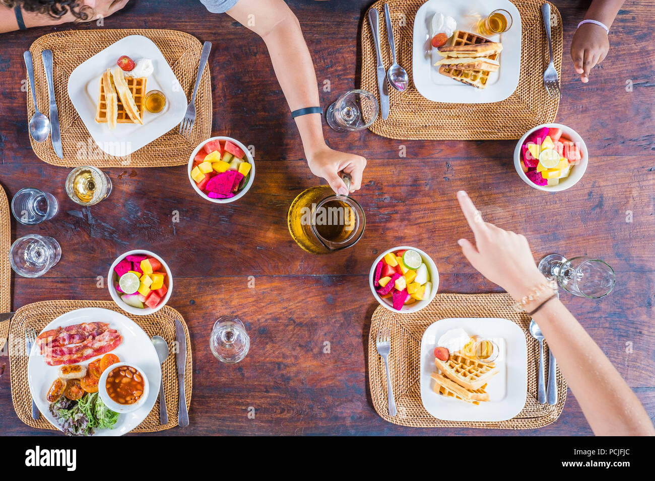Three children eating breakfast Stock Photo - Alamy