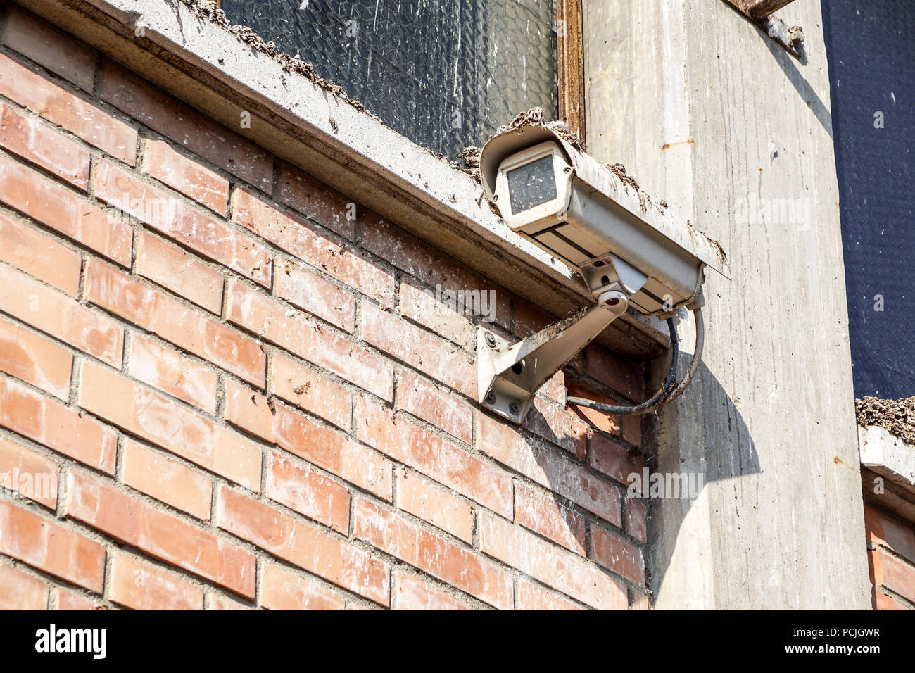 Old dirty Security camera on industrial building Stock Photo - Alamy