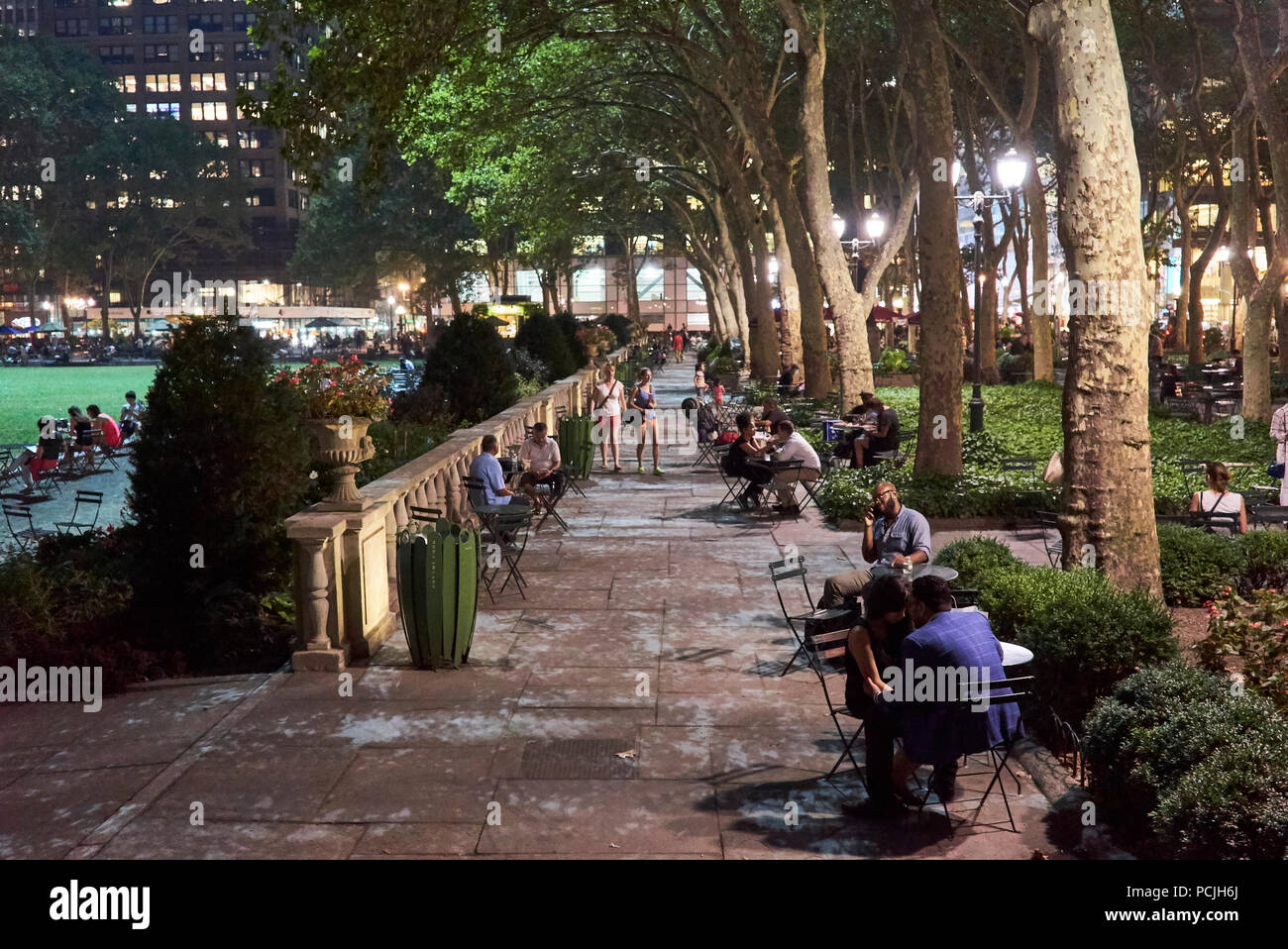 Hot summer nights hi-res stock photography and images - Alamy