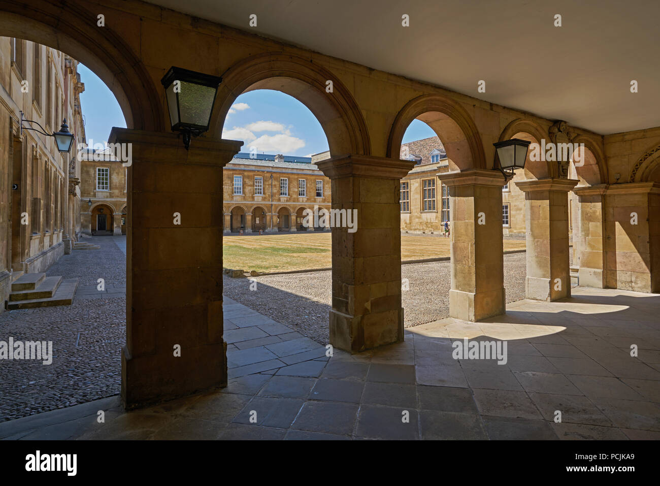 Cloister quad hi-res stock photography and images - Alamy