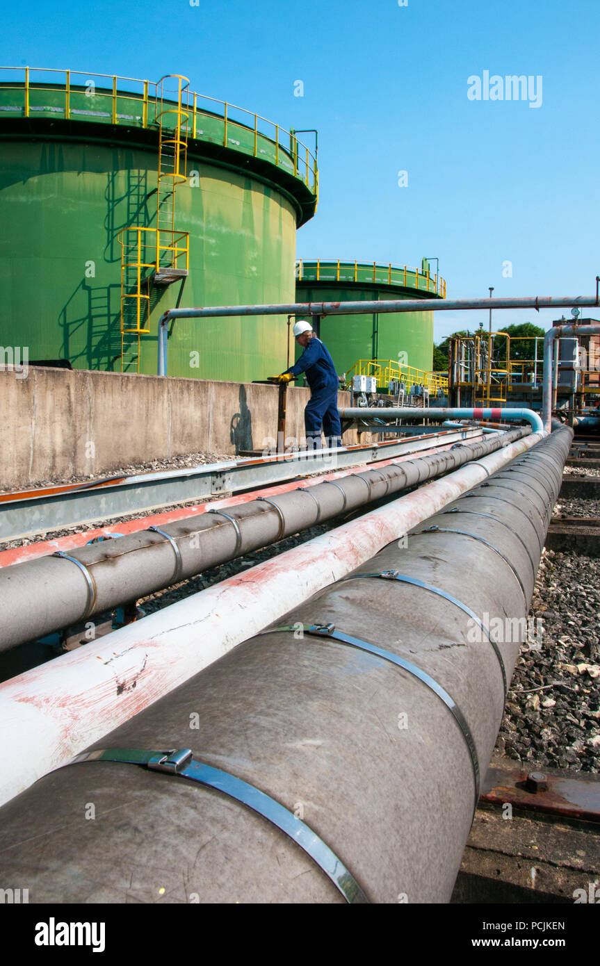 Pipeline storage hi-res stock photography and images - Alamy