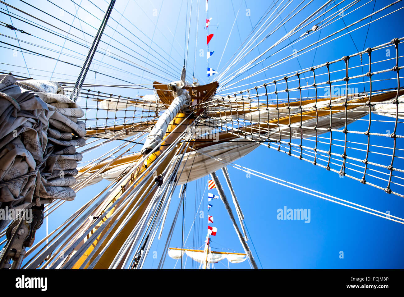 Old sailing ship mast. Old ship vessel Stock Photo - Alamy