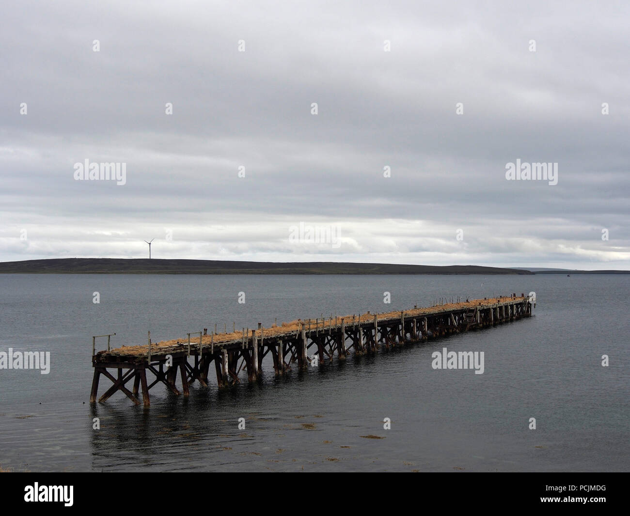 Old pier orkney hi-res stock photography and images - Alamy