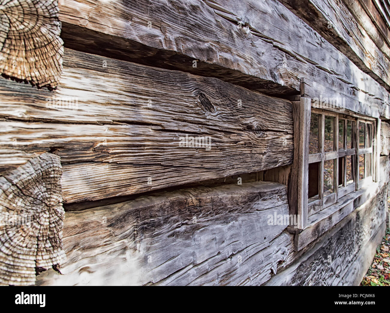 Weathered log cabin hi-res stock photography and images - Alamy