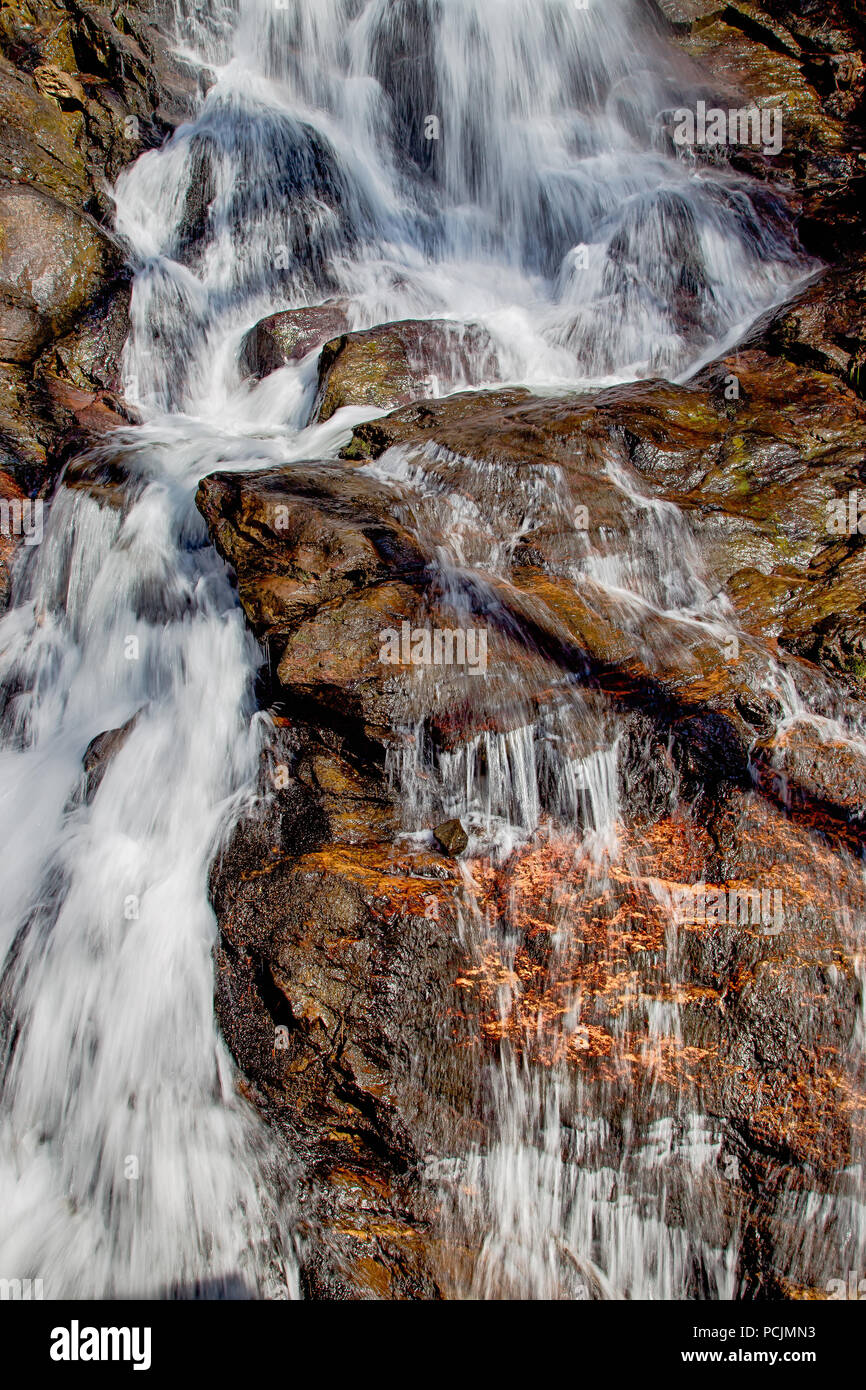 Object falling in water hi-res stock photography and images - Alamy
