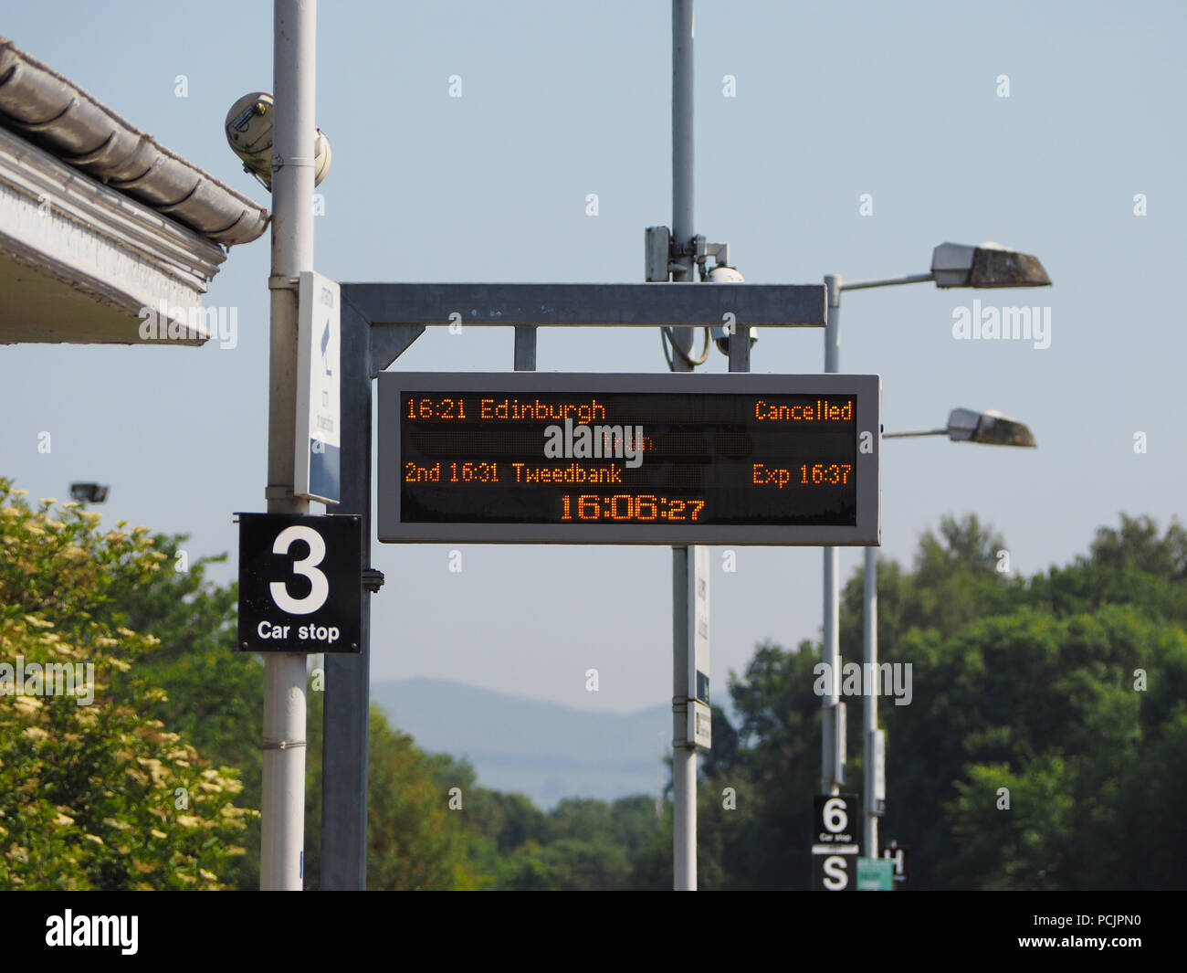 Train cancelled uk hi-res stock photography and images - Alamy