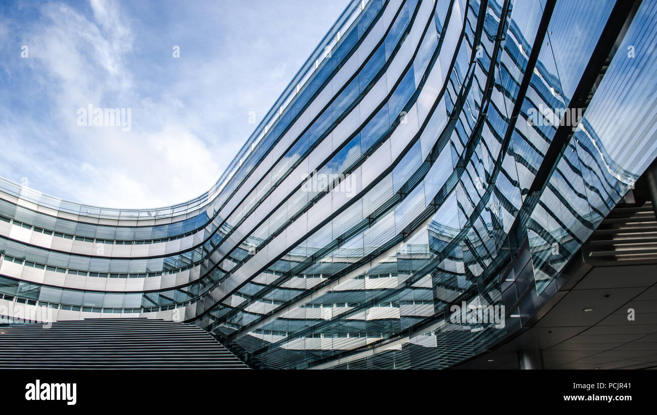 Symmetry buildings hi-res stock photography and images - Alamy