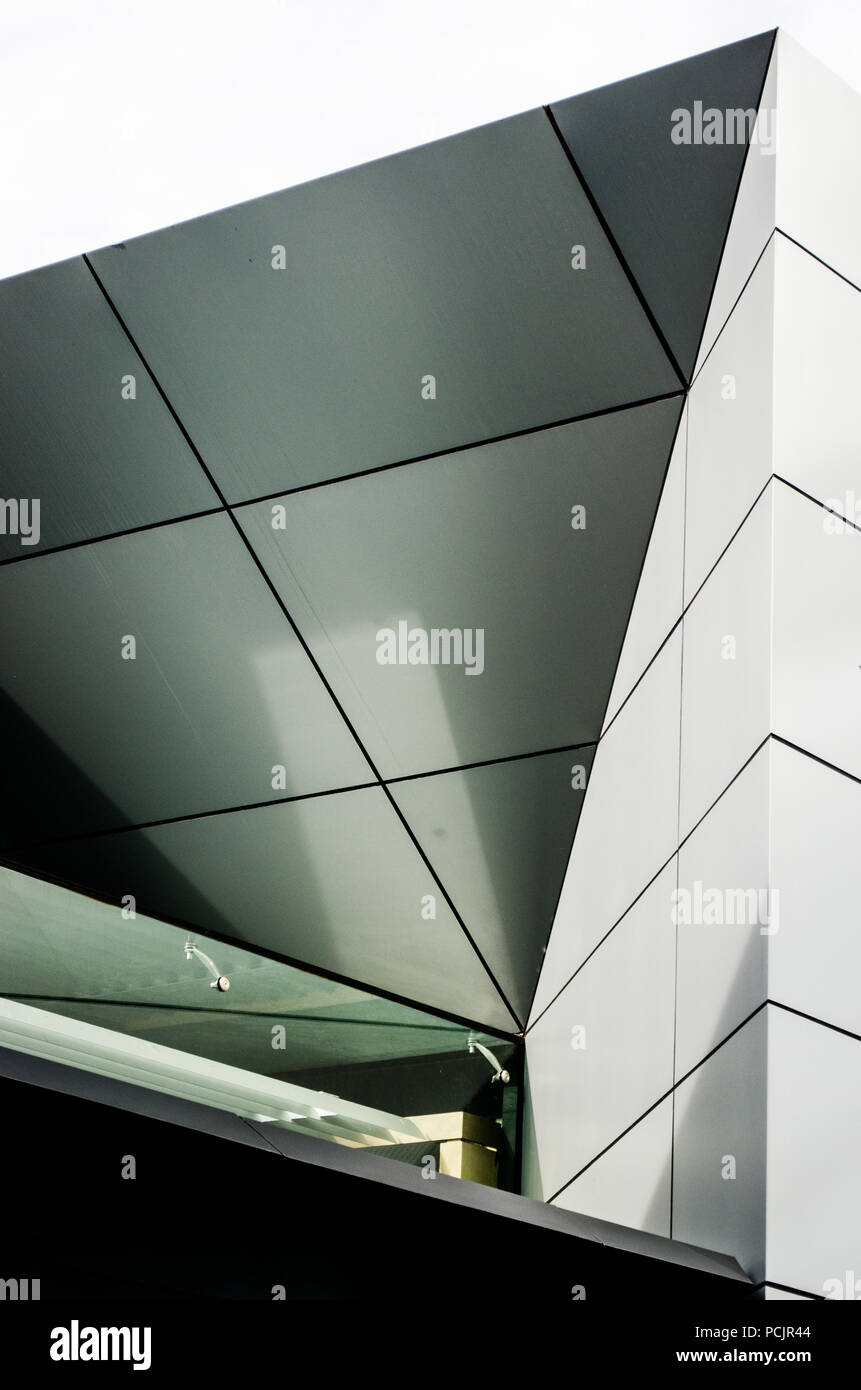 Symmetry buildings hi-res stock photography and images - Alamy