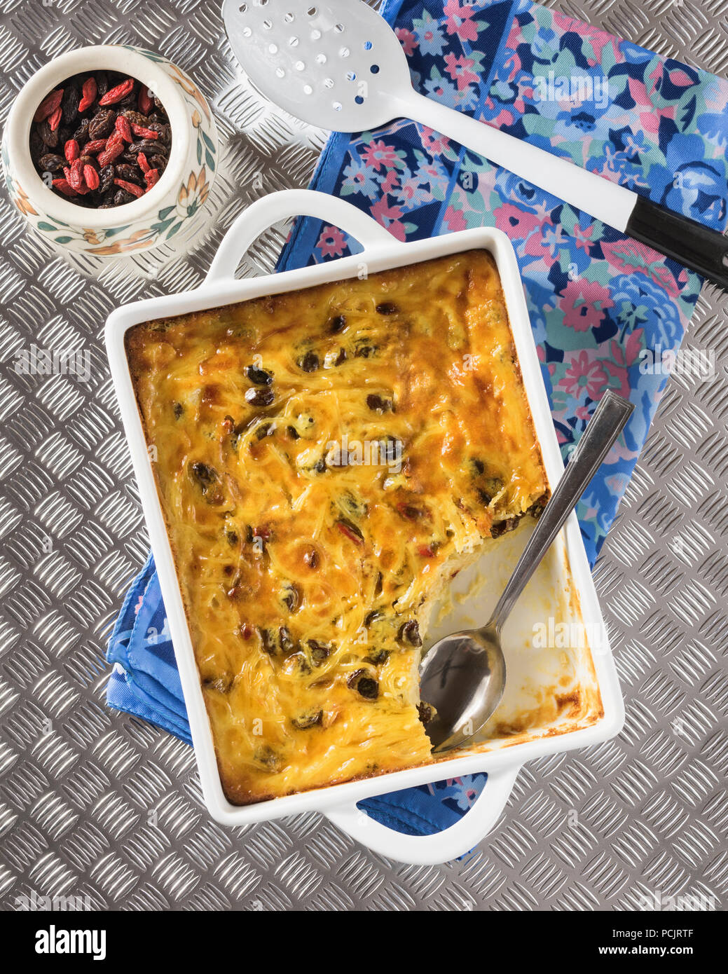 Lokshen pudding hi-res stock photography and images - Alamy